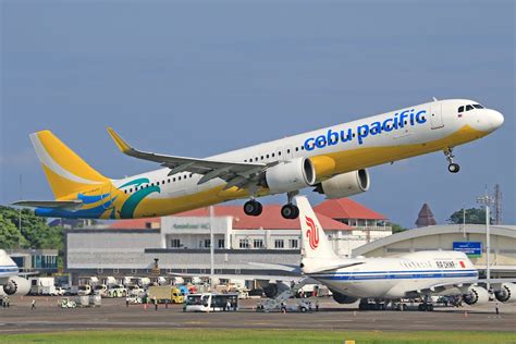 공기 역학 공적 공항 공항 인프라 교통 글로벌 여행 꼬리 날개 날개 도착 동체 런웨이 부조종사 비행 비행 경로 비행기 비행기 여행 상업 세계의