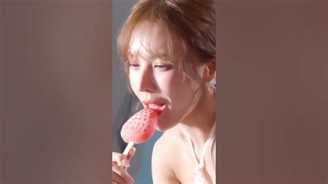 Shorts 딸기 아이스크림 입술과 혀로 쪼옥 빨아먹는 레드벨벳 웬디🩵 Youtube