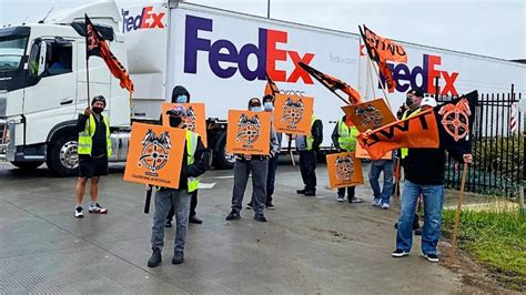 Fedex Workers Locked Out As Industrial Dispute Worsens Before Christmas Parcel Delivery Rush