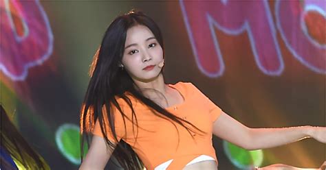 복근이 화가났어 모모랜드 연우 적나라한 허리 노출 [md화보]