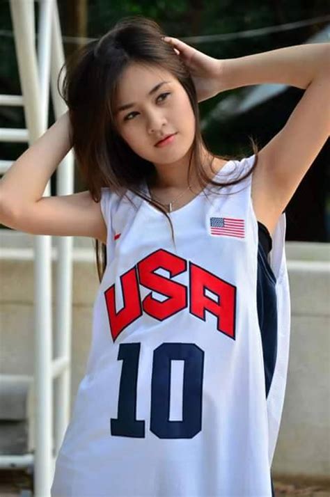 Gadis Cantik Dengan Ketiak Hot Sexy Mulus Sekali Kulit Mulus Wanita Muda