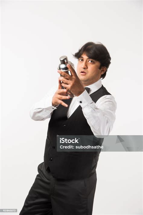 아시아 인도 웨이터 또는 바텐더 흰색 배경에 선택적 포커스 격리 검은색에 대한 스톡 사진 및 기타 이미지 검은색 나비매듭