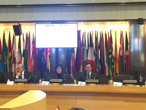 លោក ជំទាវ នាវ ច័ន្ទ ថា ណា ទេសាភិបាល រង ធនាគារជាតិ នៃ កម្ពុជា តំណាង ដ៏