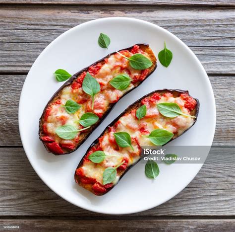 치즈 모짜렐라 토마토 및 바질로 구운 가지 건강한 식습관 이탈리아 음식 Parmigiana Di Melanzane 가지 채소에 대한 스톡 사진 및 기타 이미지 Istock