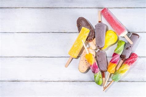 Varias Paletas De Helado Foto Premium