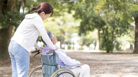 訪問介護員の実態と向き合い 人手不足解消の根本的解決を｜介護求人ナビ