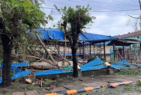 Dvb မိုခါ ဆိုင်ကလုန်းမုန်တိုင်းဒဏ်ခံလိုက်ရသည့် စစ်တွေမြို့ အပျက်အစီးများမြင်ကွင်း ဓာတ်ပုံ