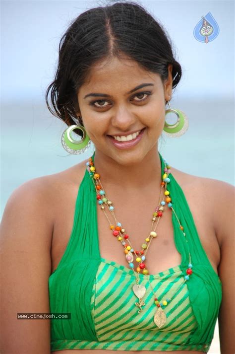 Bindu Madhavi Hot Photos Photo 17 Of 102