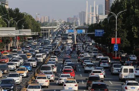 武汉：返程高峰到来 人民图片网