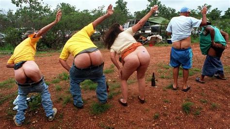 Women Mooning The Camera Hundreds Of Men Contact Single Mum Who Went