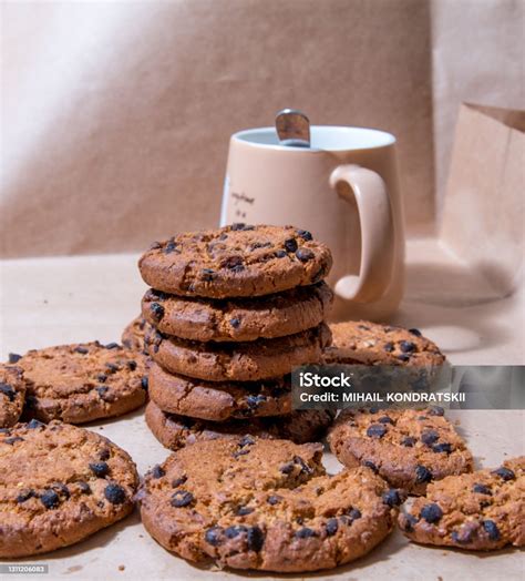 초콜릿 코팅 쿠키 머그잔 숟가락 회색 포장지 복사 공간 템플릿 0명에 대한 스톡 사진 및 기타 이미지 0명 갈색 깨짐 Istock