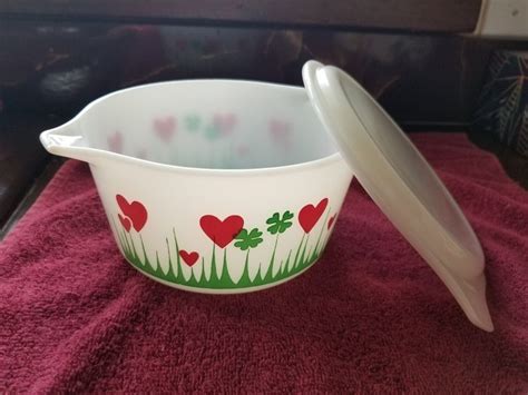 A 22k Pyrex Collectible Is Causing Major Ebay Drama