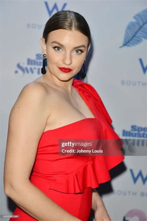 Olivia Brower Attends The 2019 Sports Illustrated Swimsuit Runway News Photo Getty Images