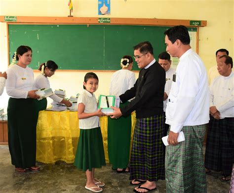 ကချင်ပြည်နယ်ဝန်ကြီးချုပ် ဦးခက်ထိန်နန် ၂၀၂၃ ၂၀၂၄ ပညာသင်နှစ် ကချင်ပြည်နယ် ကျောင်းအပ်နှံရေးနေ့ အခမ