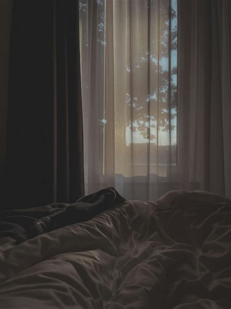 흰색과 갈색 창 커튼 사진 Unsplash의 무료 방 이미지