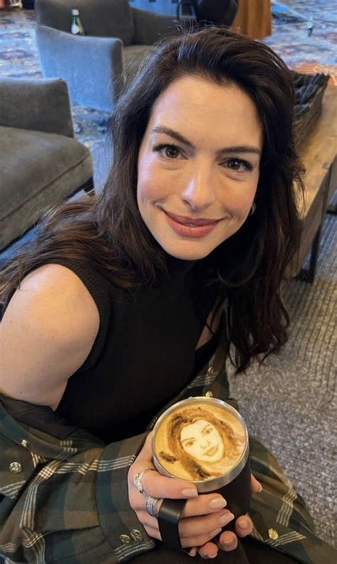 Au Naturel Anne Hathaway Looks Ageless In New Makeup Free Selfie Photo Artofit