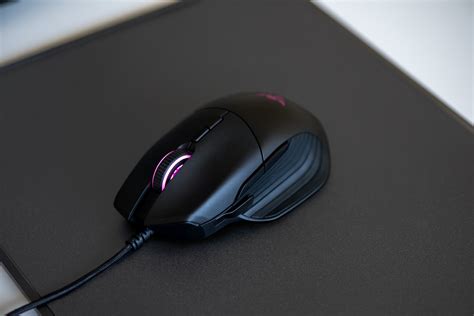 Razers New Basilisk Mouse Swaps Side Button For A Clutch Paddle KitGuru