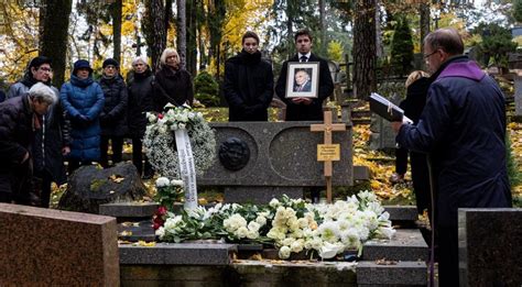 Algimantas Raudonikis Atgulė Amžinojo Poilsio Artimieji Ištarė Paskutinį „sudie“