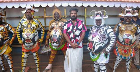 പൂരനഗരിയെ വിറപ്പിച്ച പുലികളുടെ കയ്യിൽ ‘ചാവേര്‍ പോസ്റ്റർ Chaver Movie