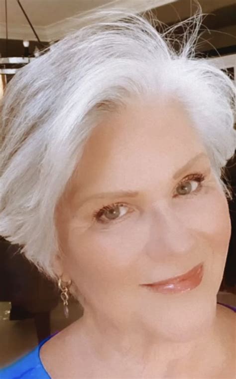 20 Spring Hairstyles For Women Over 50 Valemoods Short Hair Syles