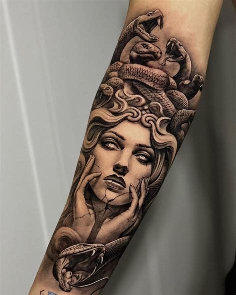 26 Medusa Tattoo Designs That Scream For Female Empowerment Medusa