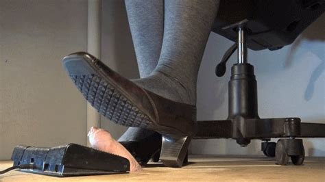Flat P Under Her Elegant Pumps On The Secretary Pedestal Cam 1