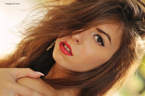 배경 화면 조반니 자체 여자들 갈색 머리의 긴 머리 스트레이트 헤어 Hair Over One Eye 구성하다