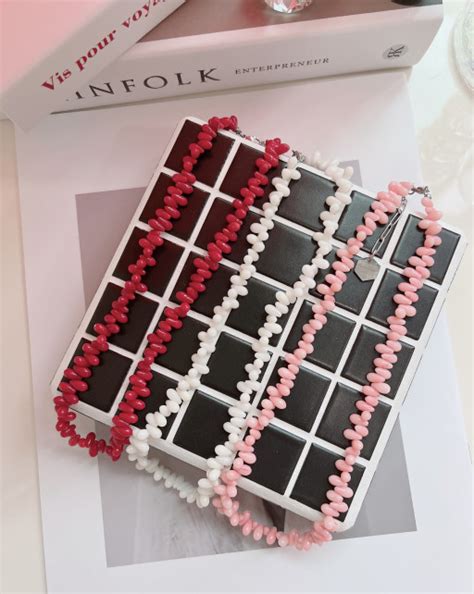 화이트 핑크 레드 물방울 산호 원석목걸이 아이디어스