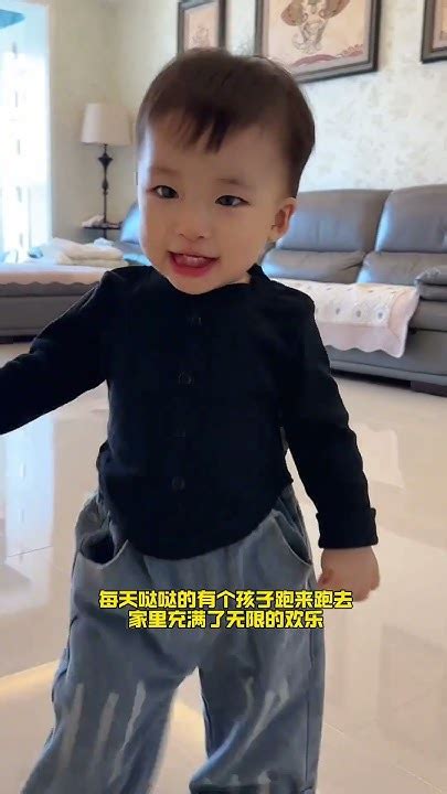 爱美的安宝来啦，爱美是女孩的天性，12多月的安宝越来越懂的臭美了，哥哥把妹妹爱在眼里，疼在心里！二胎 兄妹 Youtube