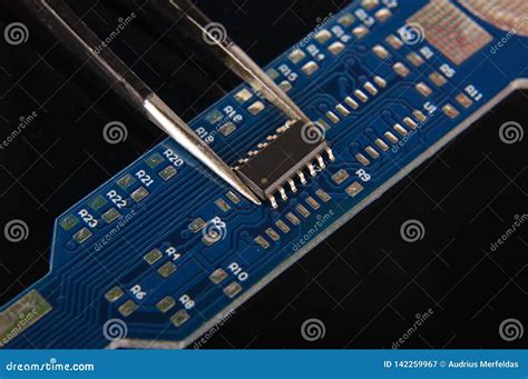 Tiny Integrated Circuit On Empty Pcb Board Stock Image Image Of Electronics Component 142259967