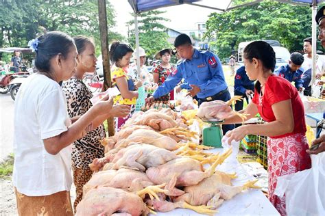 ကျောက်ဖြူမြို့၌ ဓညဝတီရေတပ်စခန်းဌာနချုပ်မှ ဒေသခံပြည်သူများနှင့် ဌာနဆိုင