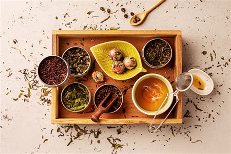 위에서 컵에 다양한 종류의 차와 뜨거운 양조주를 담습니다 중국 찻집 개념입니다 찻집에 대한 스톡 사진 및 기타 이미지 Istock