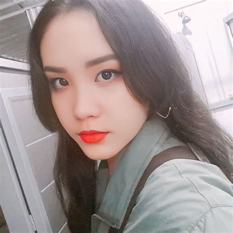 Home Isabella Nathanielle