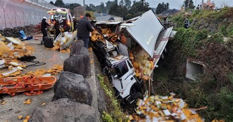 제주서 45톤 트럭 도로 옆 도랑으로 떨어져 50대 운전자 중상