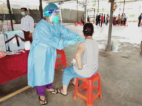 ကွမ်းလုံမြို့နယ်တွင် အသက် ၅၅ နှစ်မှ ၆၄ အတွင်းရှိသူများကို ကိုဗစ် ၁၉ ကာကွယ်ဆေး ပထမအကြိမ် ထိုးန