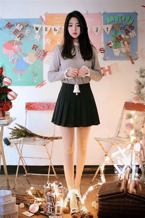 街撮り10代女子中学生がパンチラ盗撮師が連射で逆さ撮りしたパンツコレクション画像 女子高生の専科