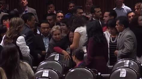 México Congreso Suspendió Su Sesión Cuando Diputada Se Enteró Del