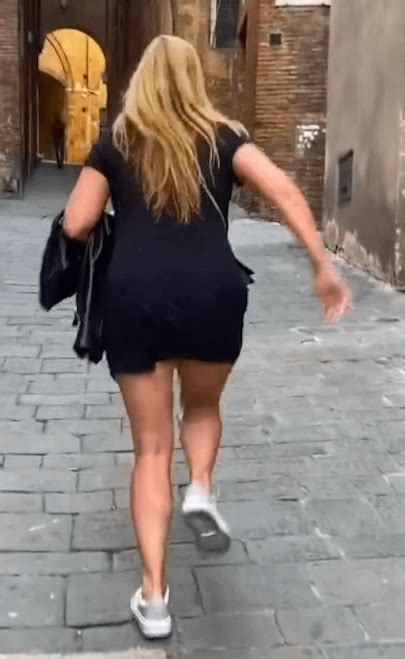 Meredith Marakovits R Curvynewswomen