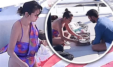 Selena Gomez Flaunts Real Stomach In Italian Vacation Swimsuit Tiktoks