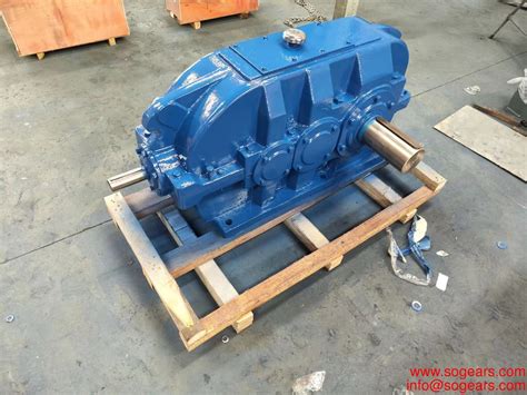 모터 파워 드라이브 기어박스가 있는 Zd15 원통형 기어 감속기 헬리컬 하이포이드 나선형 베벨 기어박스