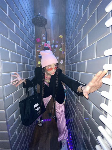 Sisi ma fontos meetingeken vesz részt Glamour