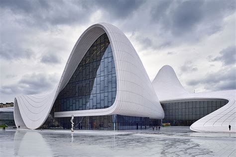 Zaha Hadid La Arquitecta De Las Curvas Y Las Formas Fluidas