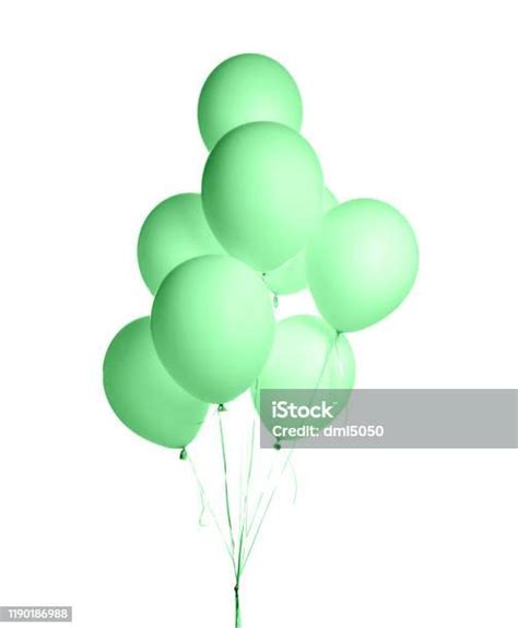 흰색에 고립 된 생일 파티를위한 큰 녹색 풍선 개체의 무리 공기 주입에 대한 스톡 사진 및 기타 이미지 공기 주입 공중 부양 기념일 Istock