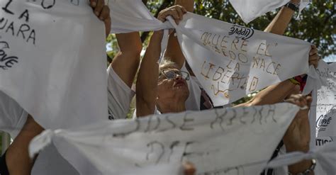 Venezuela Libera A Decenas De Presos Políticos The New York Times