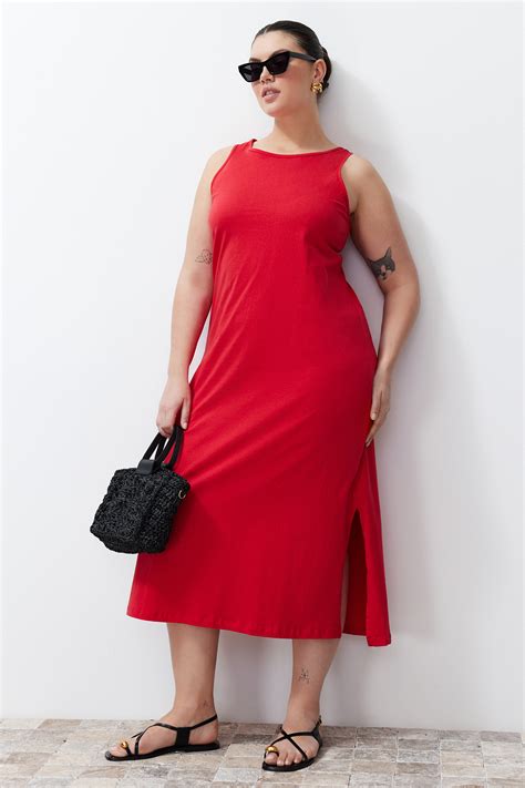 Trendyol Curve Červené Pletené Šaty Plus Size Z Jednoduchého Jersey