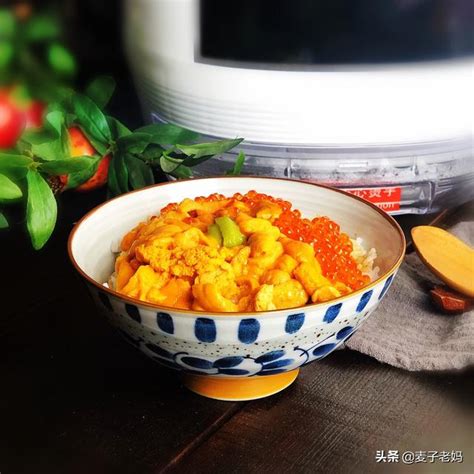 這碗拌飯做法簡單，米粒分明，海膽肥美，魚子爆漿，吃一口飛上天 每日頭條