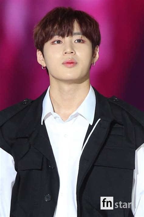 포토 워너원 하성운 여심 울리는 영롱한 눈빛 헉스