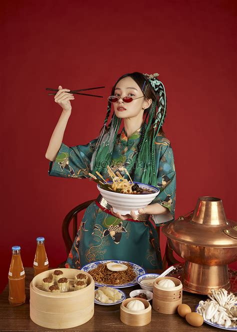 A Beautiful Woman With Glasses And Strings In Her Hand Picture And Hd