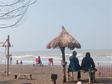 Pantai Cemara Indah Balongan Indramayu Ini Lokasi Dan Harga Tiket