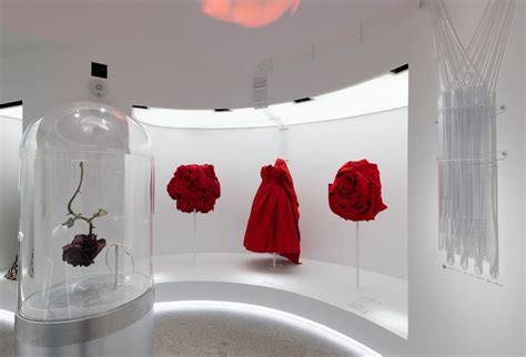 The Met ‘sleeping Beauties Reawakening Fashion Exhibition Wallpaper